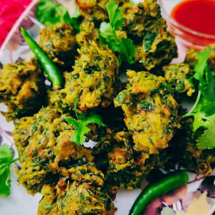 Crispy Methi Leaves Pakora | Methi Bhajiya | Fenugreek Leaves Pakoda ...
